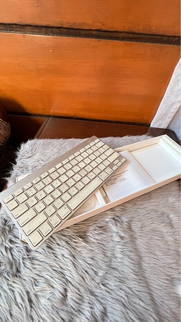 Original Apple Wireless Keyboard AA Battery Operated, Computers & Tech ...