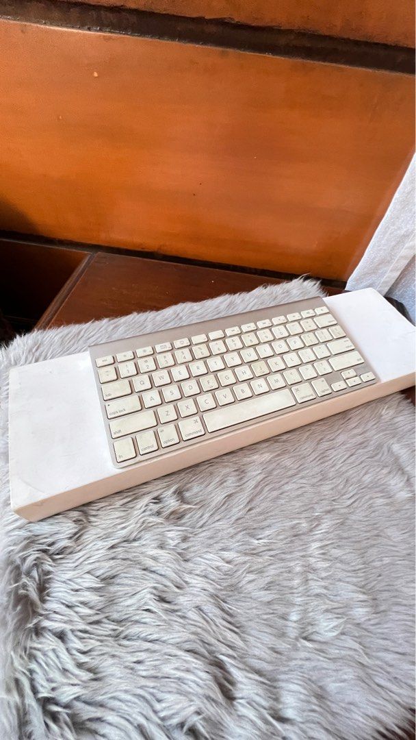 Original Apple Wireless Keyboard AA Battery Operated, Computers & Tech ...