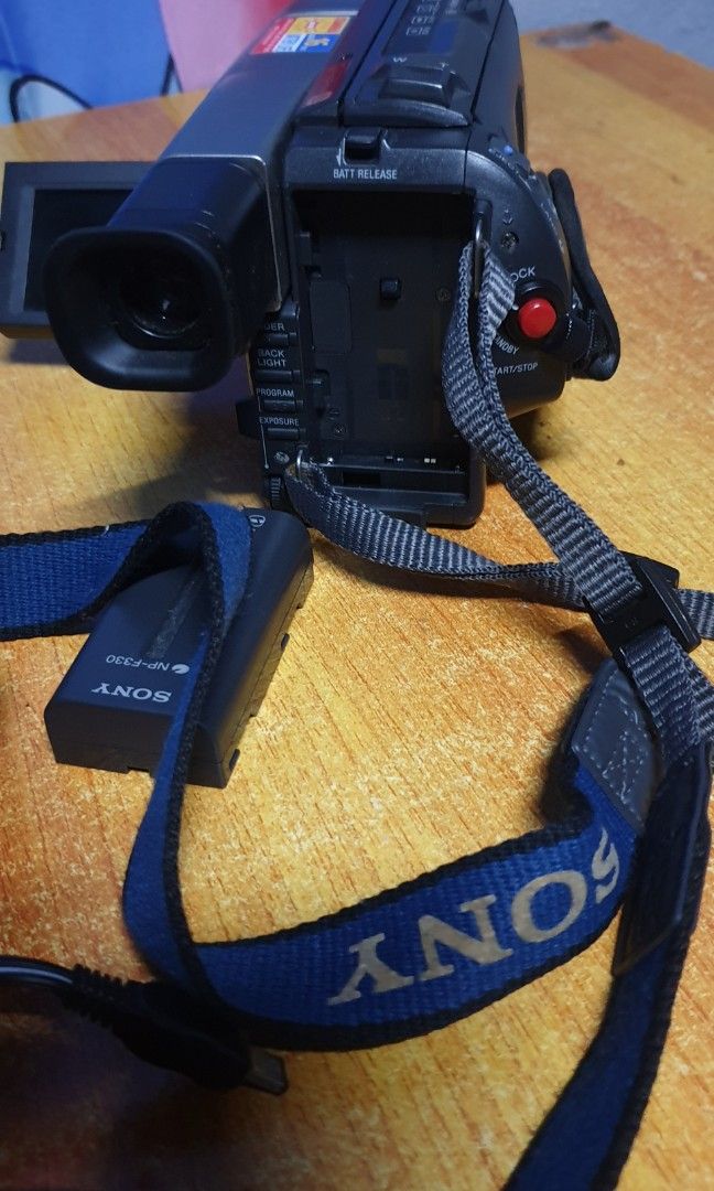 Original Sony Hi8 night vision Handycam 90% smooth/ fresh from canada ...