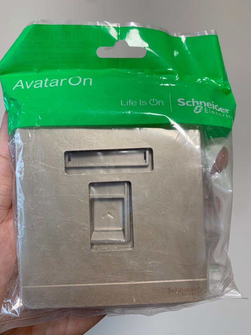 Schneider 施耐德 Avatar On 奐尚系列 香檳金色 RJ45 數據插座 香港行貨, 家庭電器, 轉插器及插頭 - Carousell