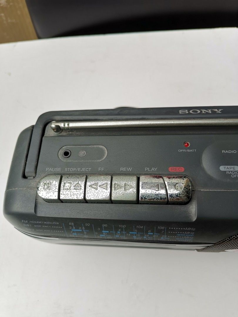 SONY RADIO CASSETTE PLAYER ALL FUNCTIONS WORKING WORKING CONDITIONS $18 ...