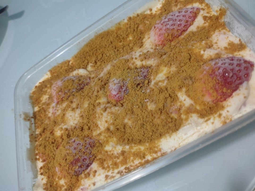 Strawberry Graham Float, Food & Drinks, Homemade Bakes on Carousell