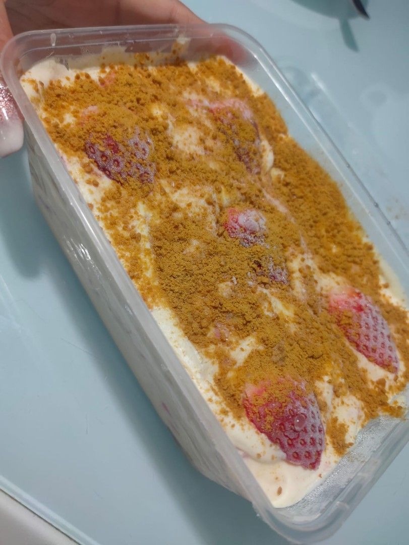 Strawberry Graham Float, Food & Drinks, Homemade Bakes on Carousell