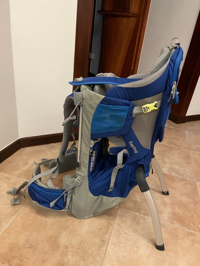 Thule sapling kids carrier, Sports Equipment, Hiking & Camping on Carousell