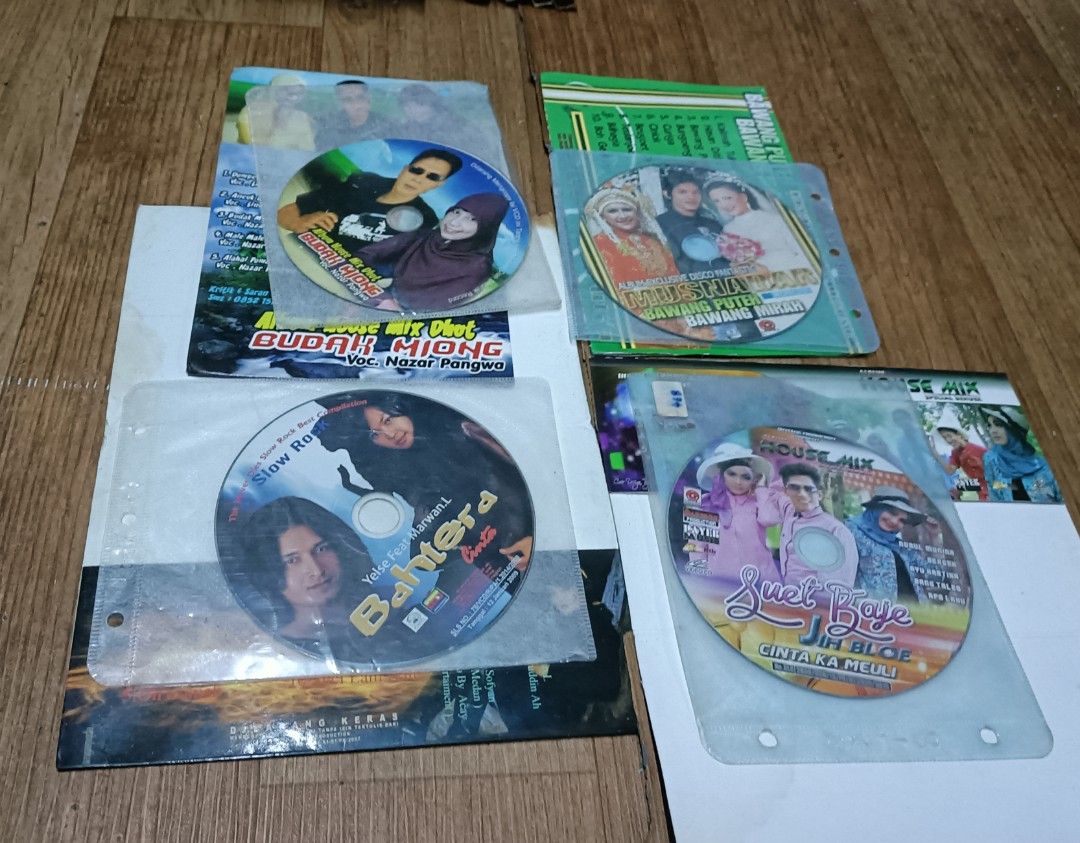 VCD HOUSE MIX.., Hobbies & Toys, Music & Media, CDs & DVDs on Carousell