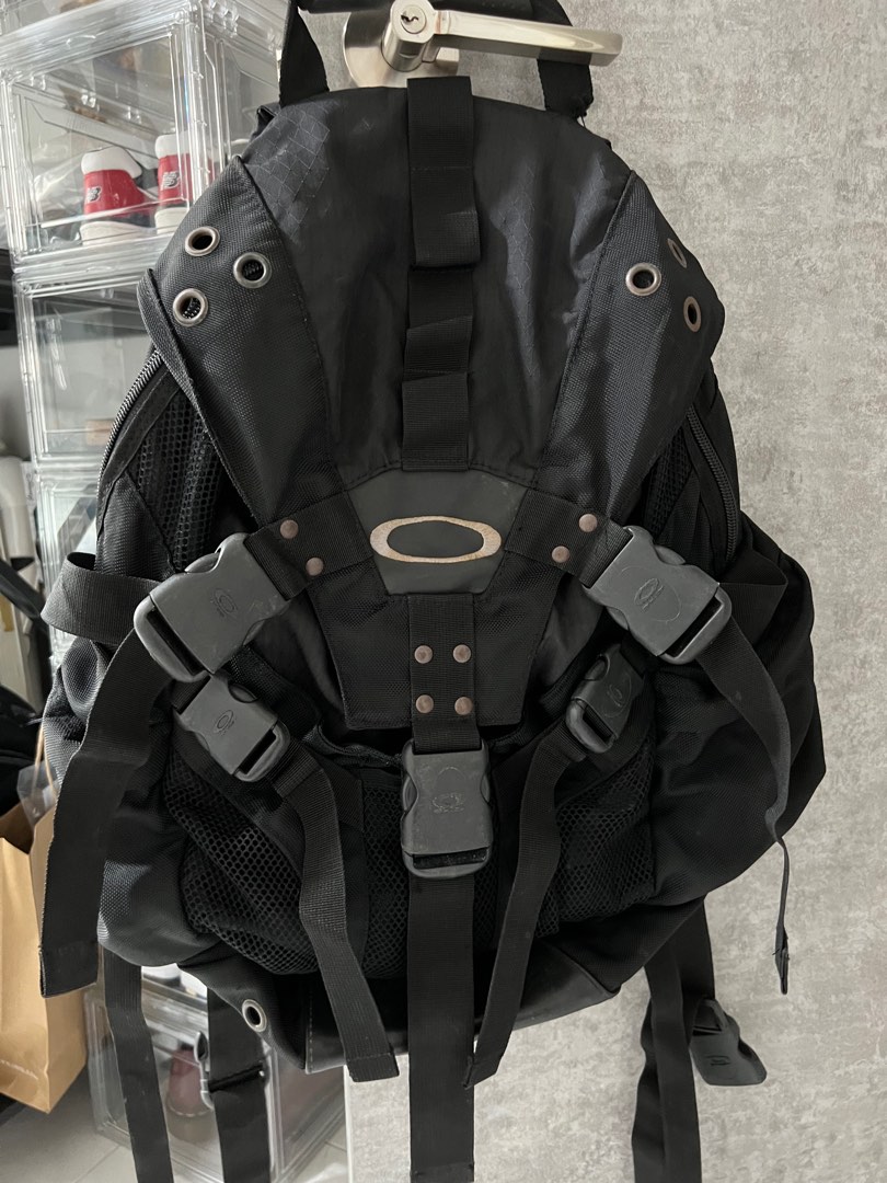 Vintage oakley icon backpack, Men's Fashion, Bags, Backpacks on Carousell