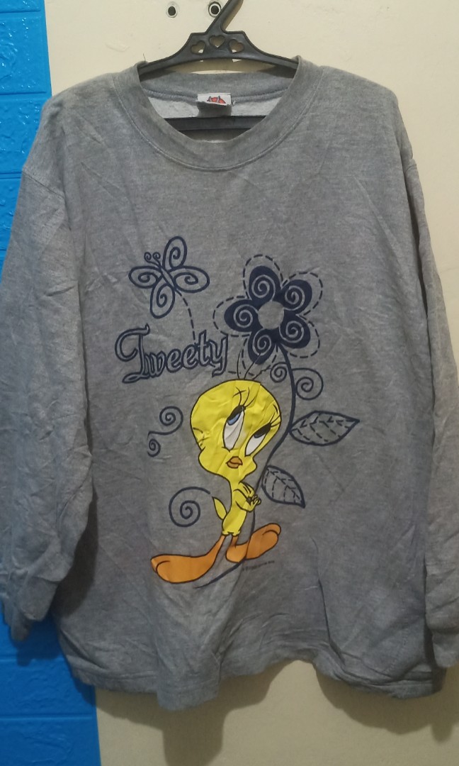 Vintage tweety crew neck, Men's Fashion, Tops & Sets, Tshirts & Polo ...