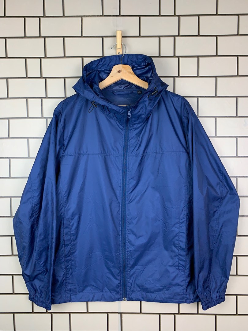 Windbreaker Uniqlo Hoodie Jacket, Men's Fashion, Activewear on Carousell