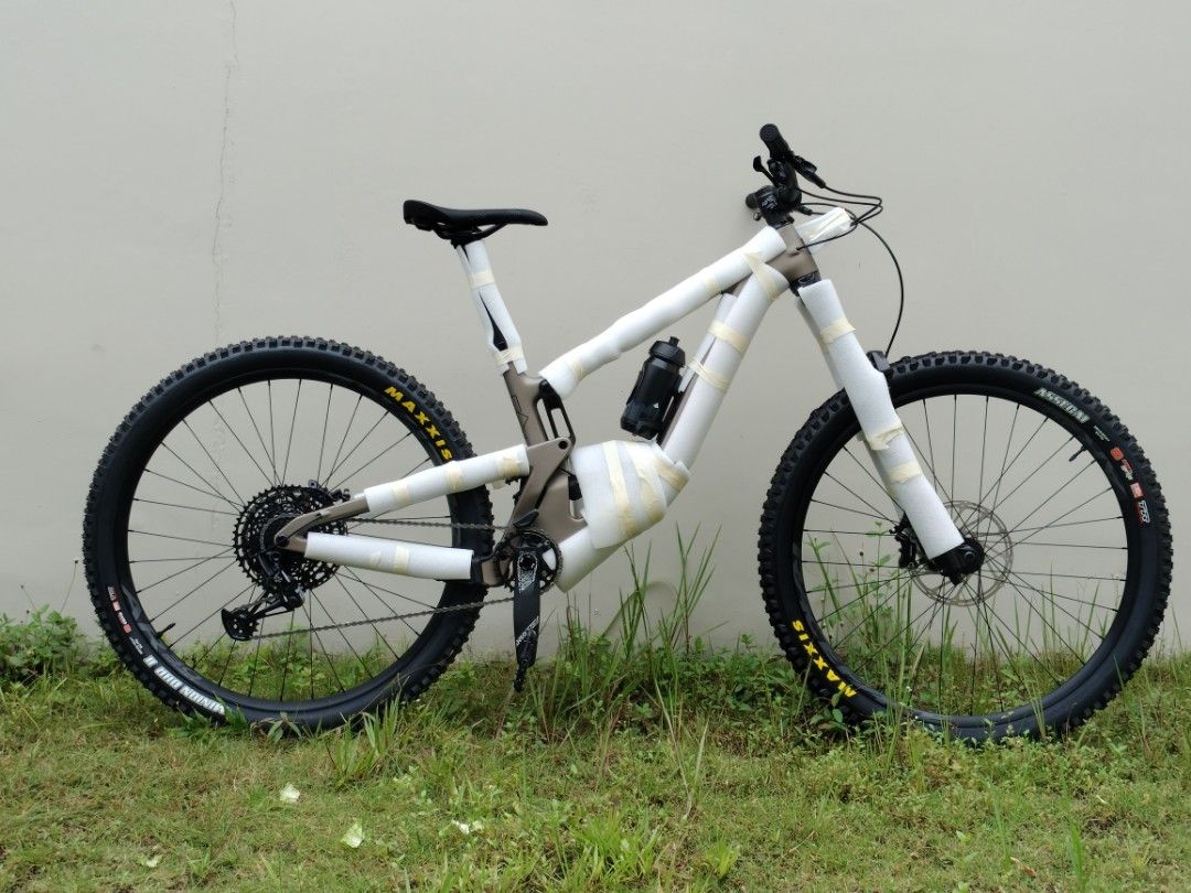 2023 Santa Cruz Megatower V2 R Carbon C Bike (Matte Nickel in M-size) with wrap protective film ...