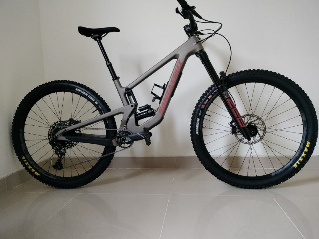 2023 Santa Cruz Megatower V2 R Carbon C Bike (Matte Nickel in M-size) with wrap protective film ...