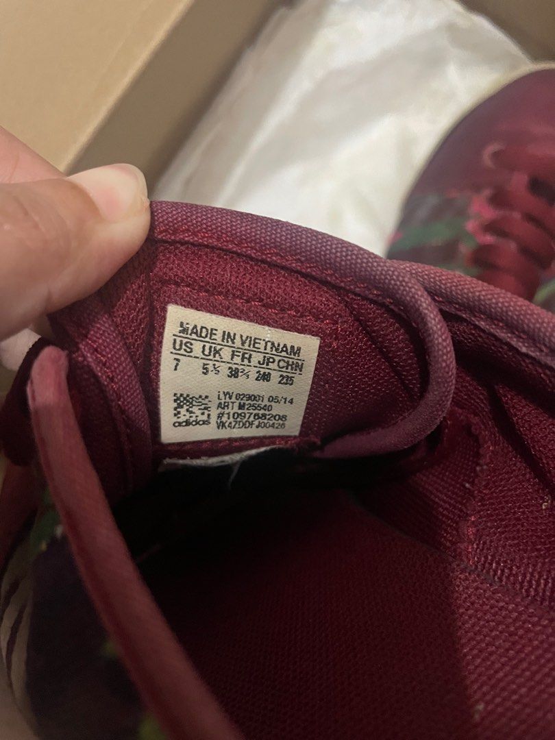 Adidas Sneakers Maroon, Fesyen Wanita, Sepatu di Carousell