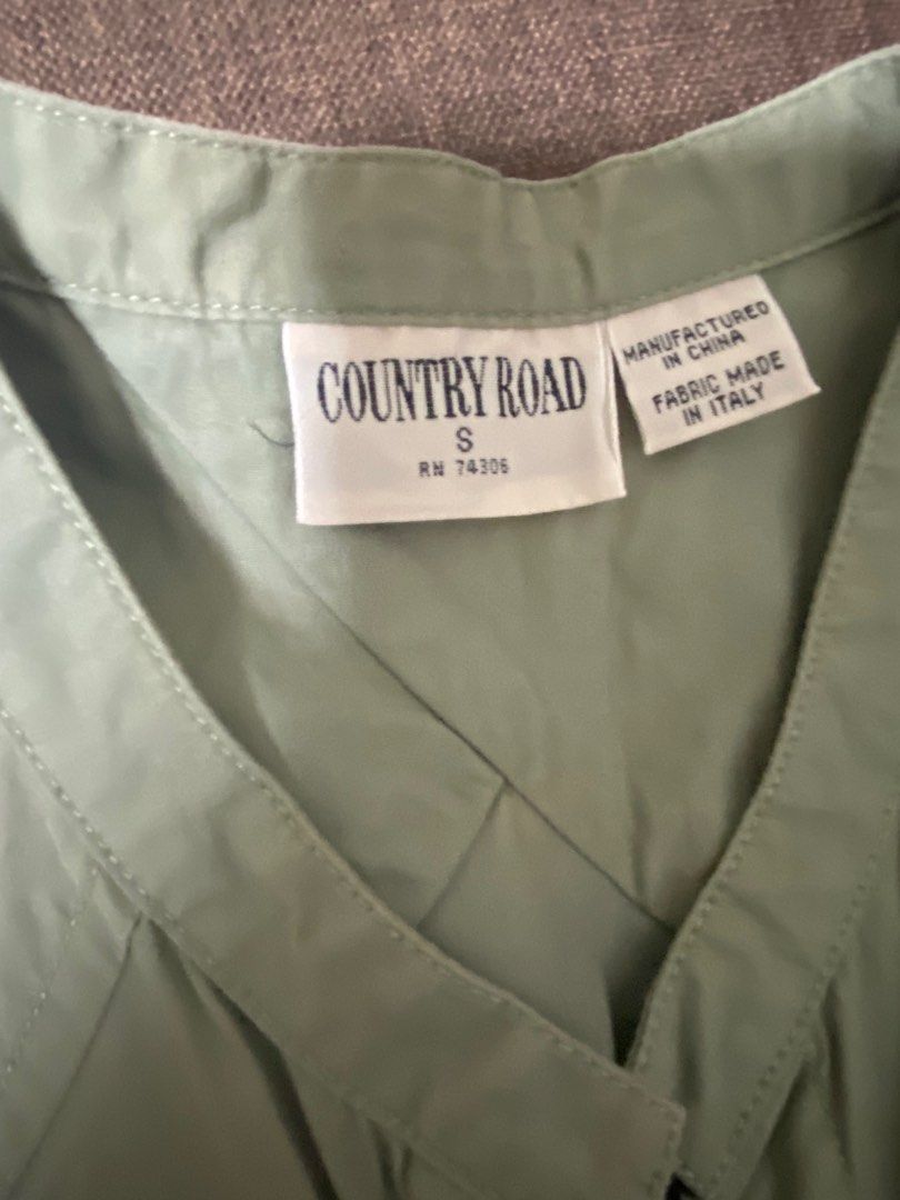 Brandnew Country Road Top, Women's Fashion, Tops, Other Tops on Carousell