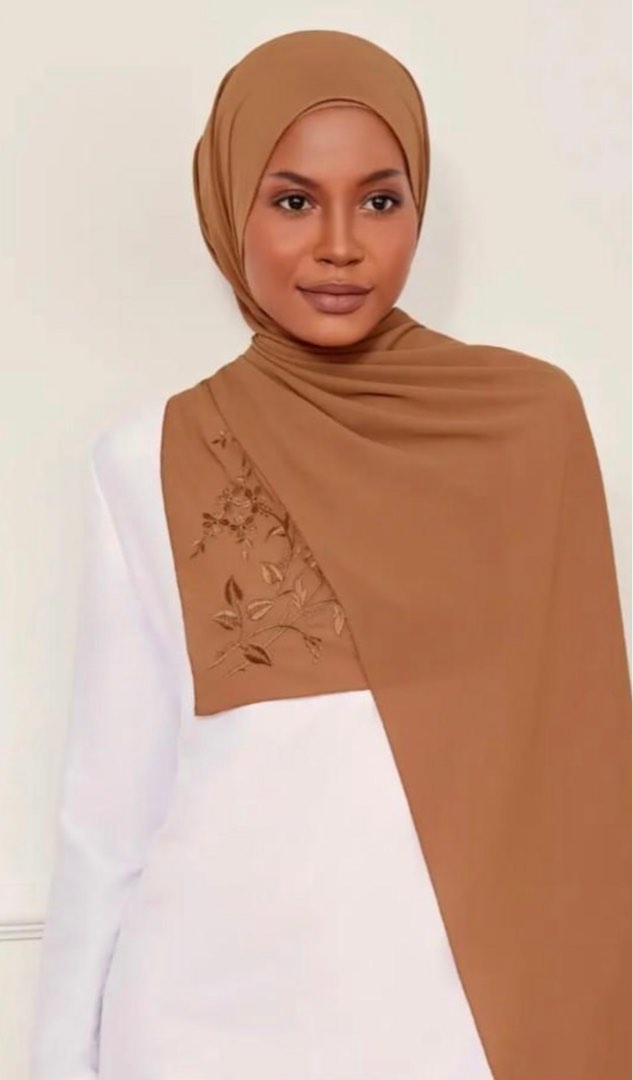 Duck shawl, Women's Fashion, Muslimah Fashion, Hijabs on Carousell