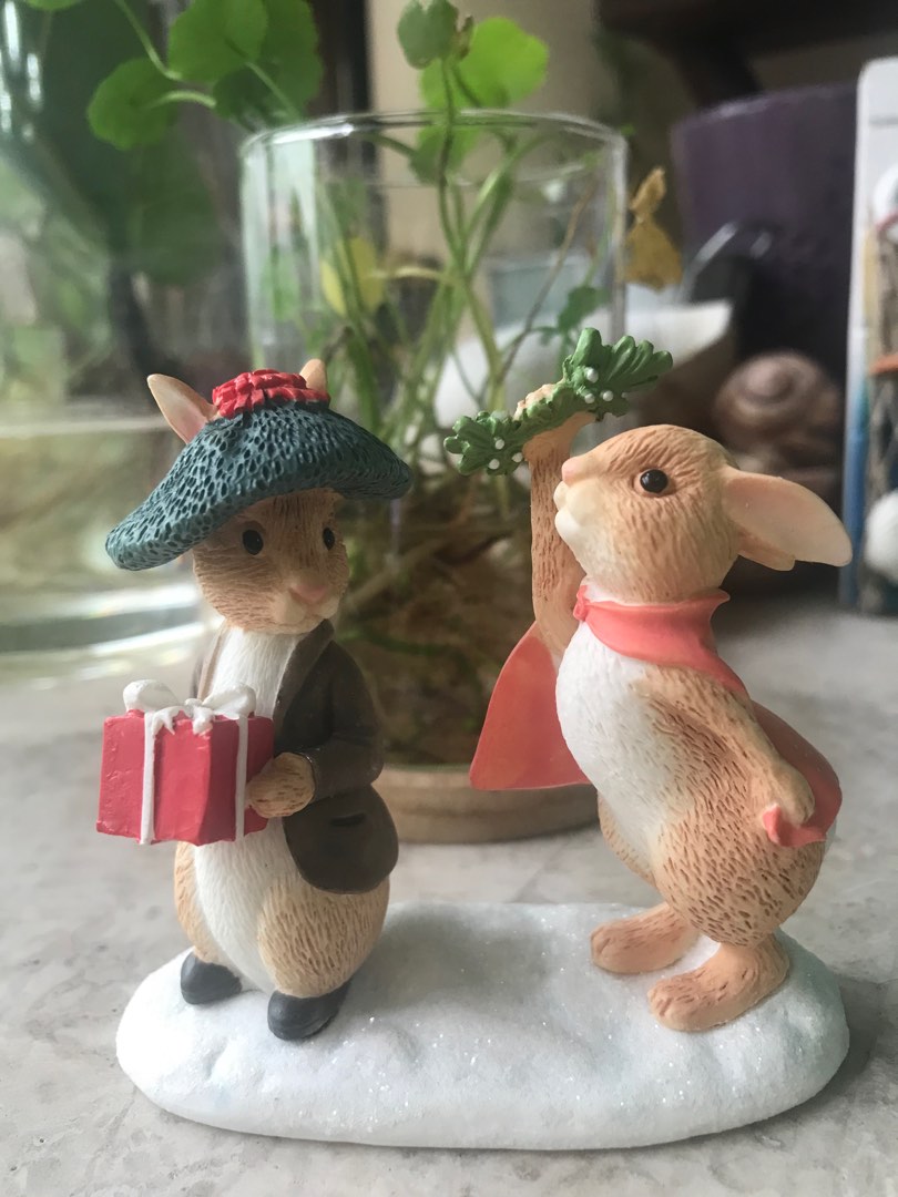 Flopsy and Benjamin Bunny under the Mistletoe Figurine, Furniture ...