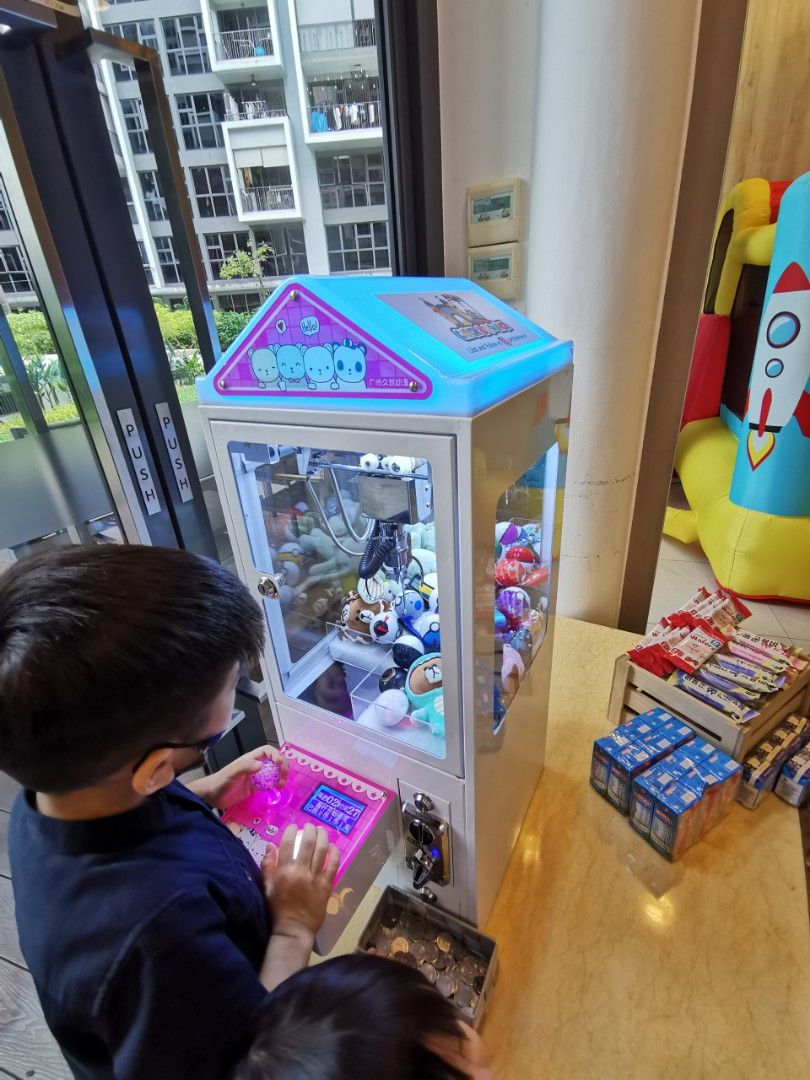 Fun sized Claw Machine for rental, Lifestyle Services, Event & Party ...