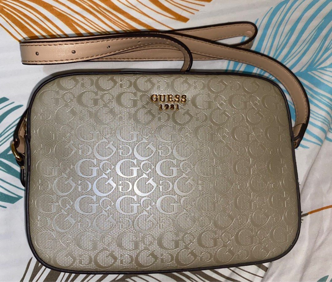 GUESS CROSSBODY BAG, Women's Fashion, Bags & Wallets, Cross-body Bags ...