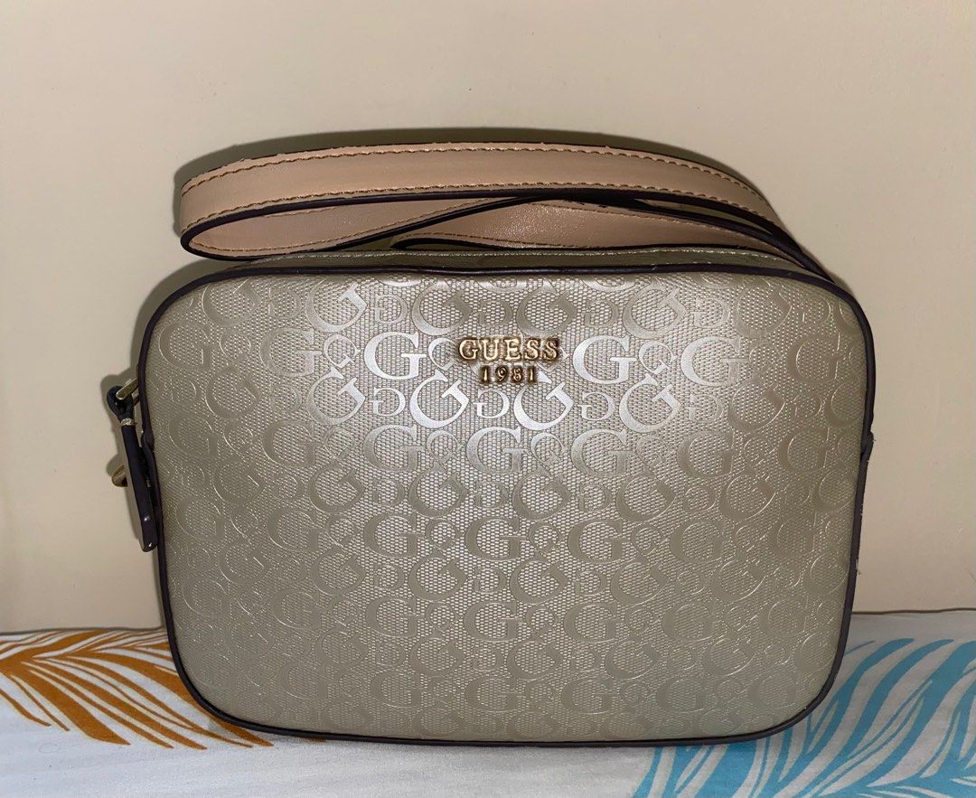GUESS CROSSBODY BAG, Women's Fashion, Bags & Wallets, Cross-body Bags ...