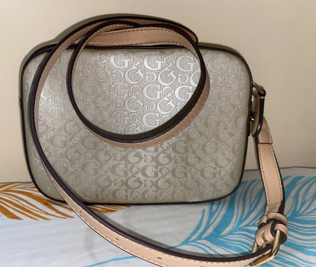 GUESS CROSSBODY BAG, Women's Fashion, Bags & Wallets, Cross-body Bags ...