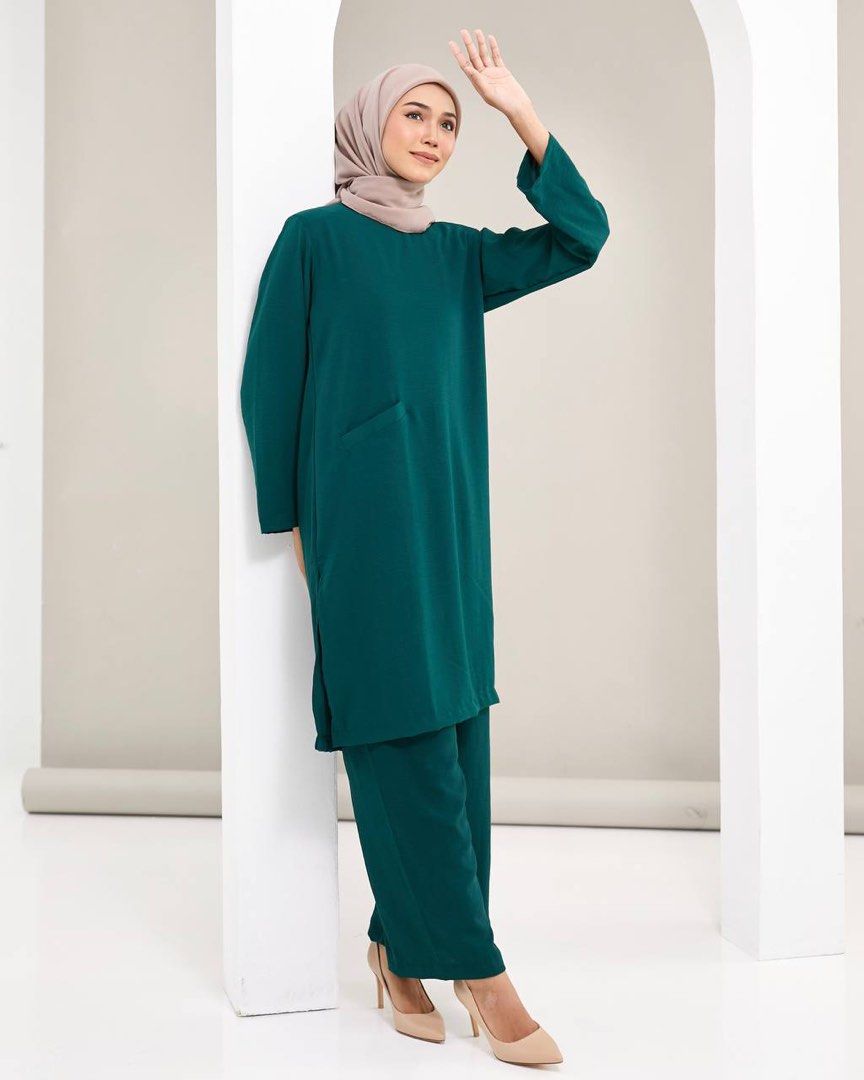 Irena Set in Emerald Green, Women's Fashion, Muslimah Fashion, Baju ...