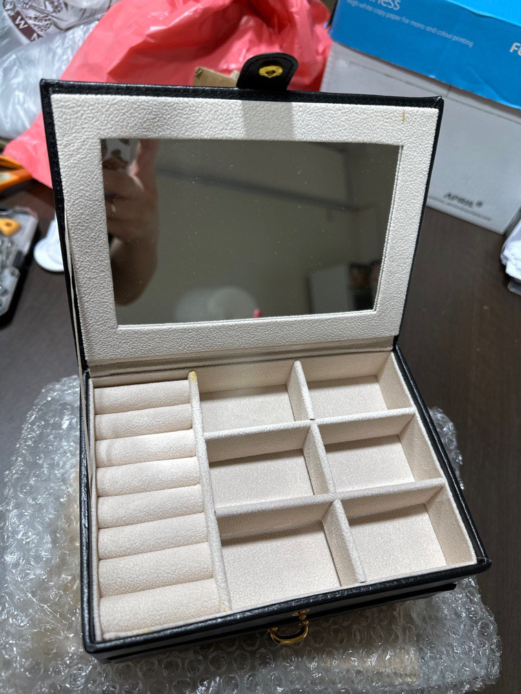 Jewelry box, Women's Fashion, Jewelry & Organisers, Accessory holder ...