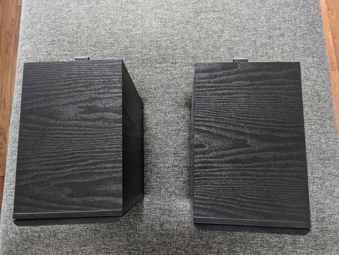 KEF Q100 Black Oak Bookshelf Speakers, Audio, Soundbars, Speakers & Amplifiers on Carousell