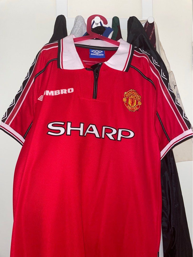Manchester United 1999 - 00 home kit, Men's Fashion, Tops & Sets ...