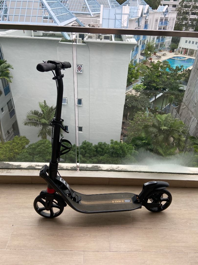 MANUAL SCOOTER. Disc brakes, all black, used once, Sports Equipment ...