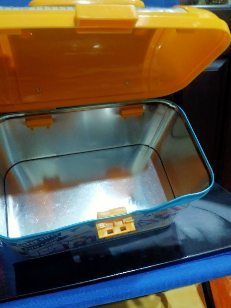 Minion Tin, Hobbies & Toys, Collectibles & Memorabilia, Vintage ...