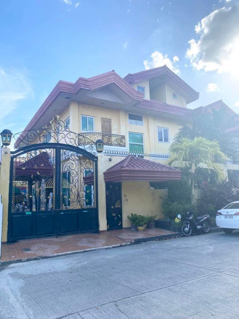 Multinational Village 700 sqm House near airport in Paranaque City RUSH ...