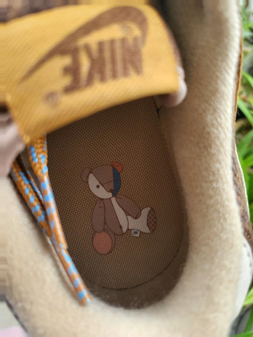 Nike dunk low teddy bear, Men's Fashion, Footwear, Sneakers on Carousell