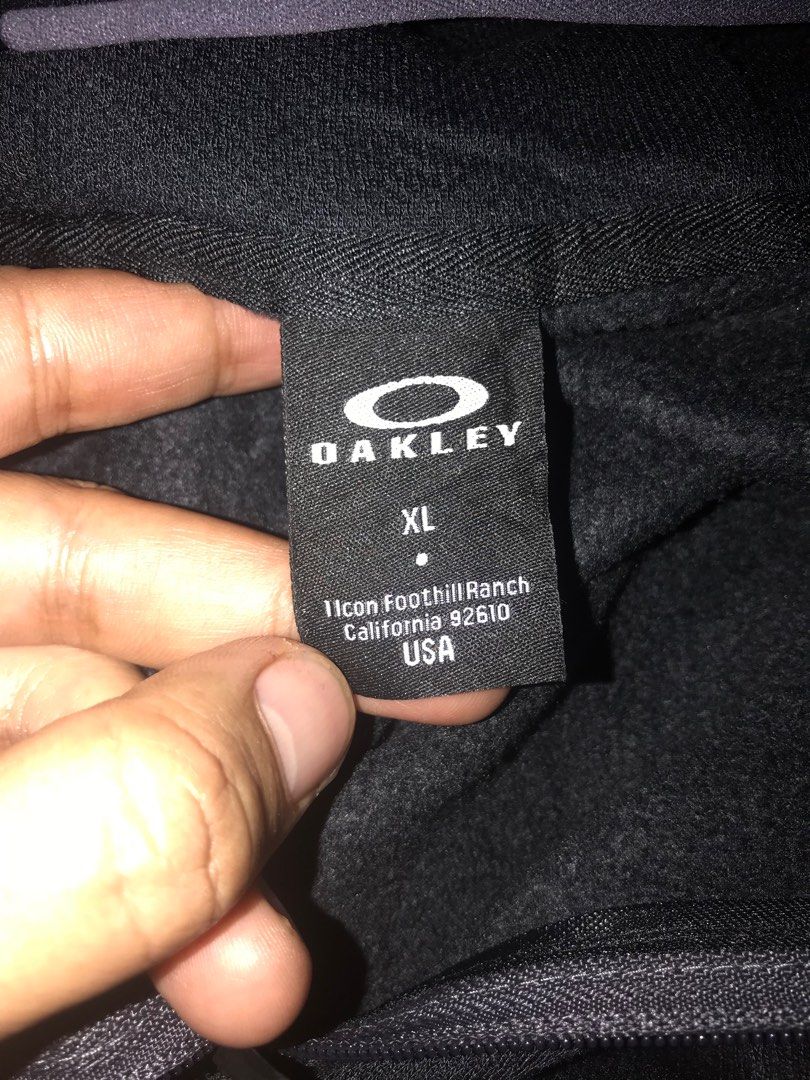 Oakley Large, Men's Fashion, Coats, Jackets and Outerwear on Carousell