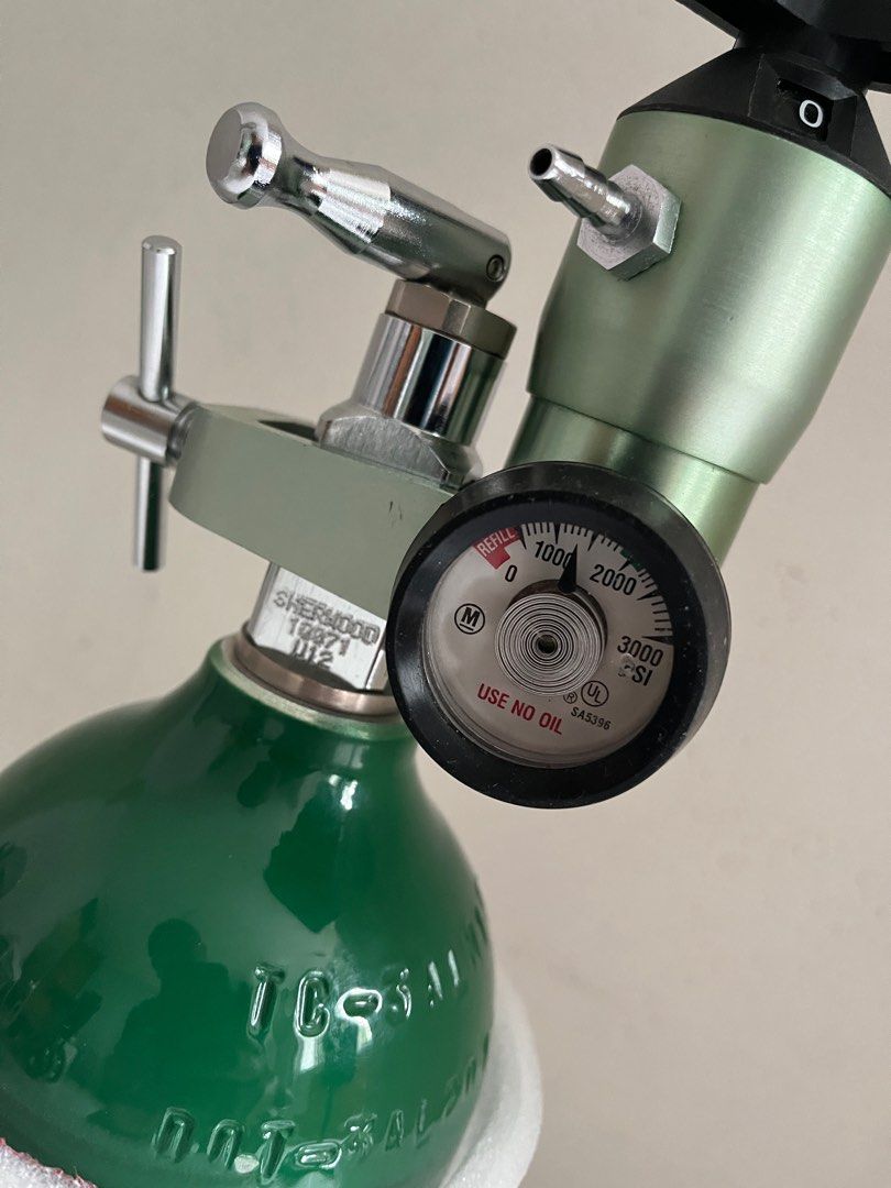 Oxygen tank and regulator, Health & Nutrition, Assistive & Rehabilatory ...