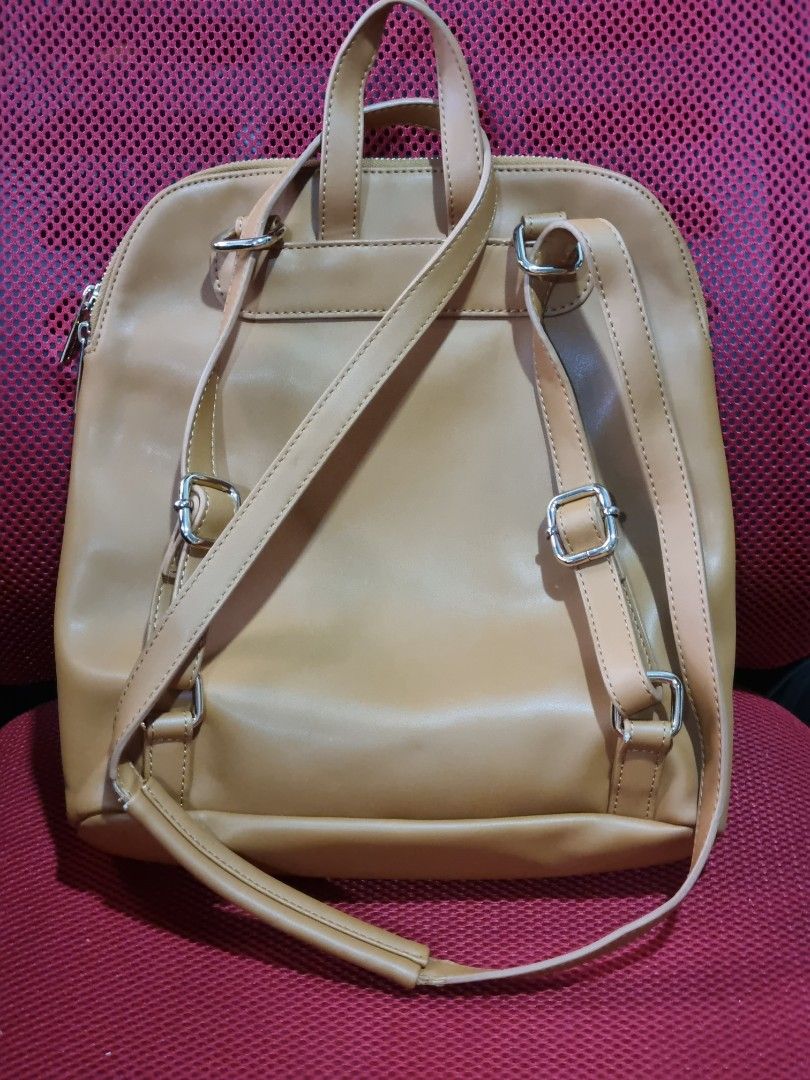 Pre-loved Murua two way bag (backpack and shoulder bag), Women's ...