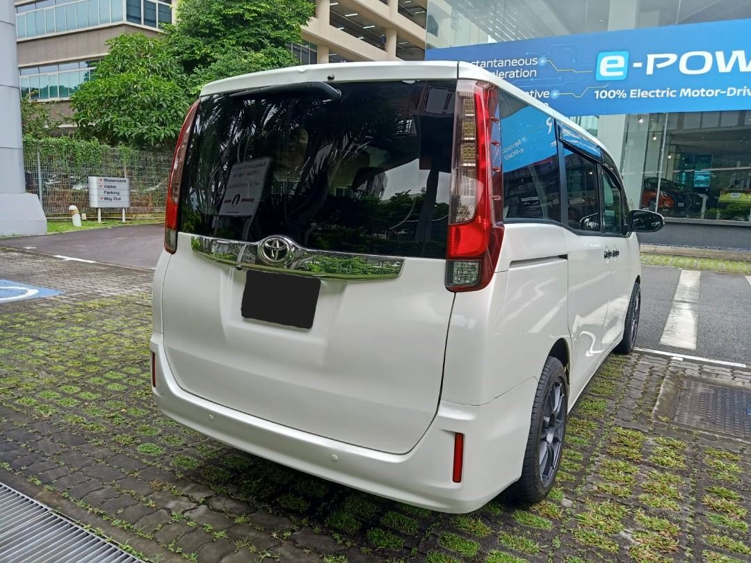 Toyota Noah 2.0A X Auto, Cars, Used Cars on Carousell