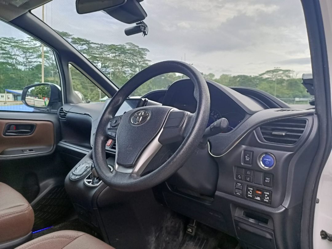 Toyota Noah Hybrid 1.8A X Auto, Cars, Used Cars on Carousell