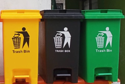 trash bin clip bin, Furniture & Home Living, Cleaning & Homecare ...