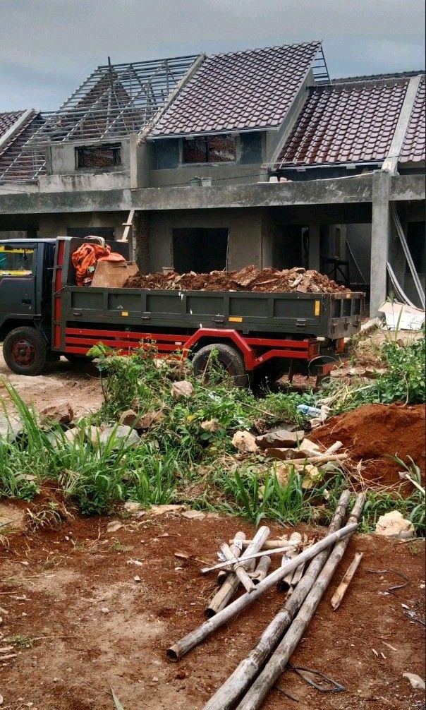 Truk jasa buang puing tanah sampah, Photography on Carousell