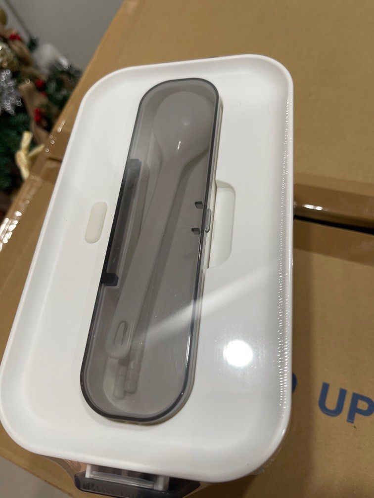 Uniqlo lunch box, Furniture & Home Living, Kitchenware & Tableware ...