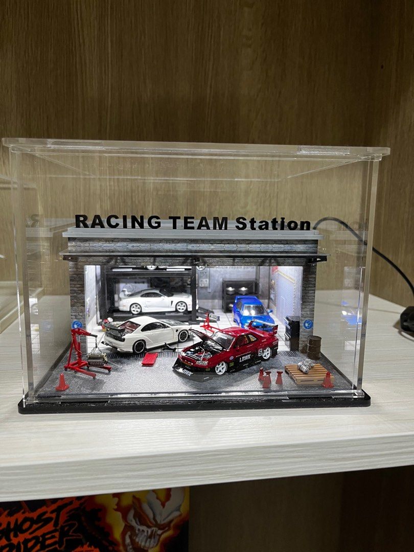 1/64 garage diorama with acrylic case, Hobbies & Toys, Toys & Games on ...