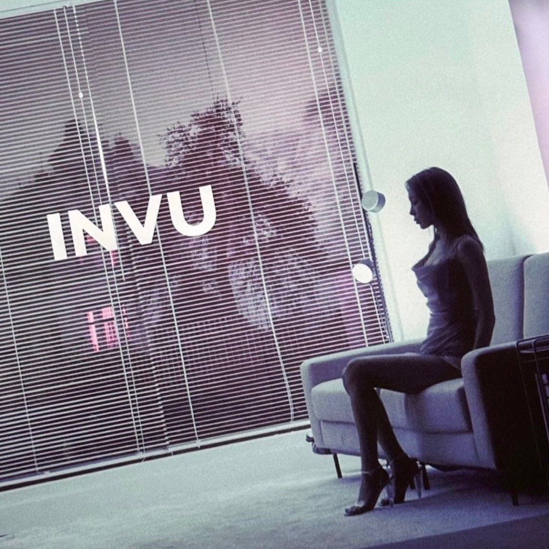 泰妍 Taeyeon INVU LP 黑膠, 興趣及遊戲, 收藏品及紀念品, 韓流 - Carousell