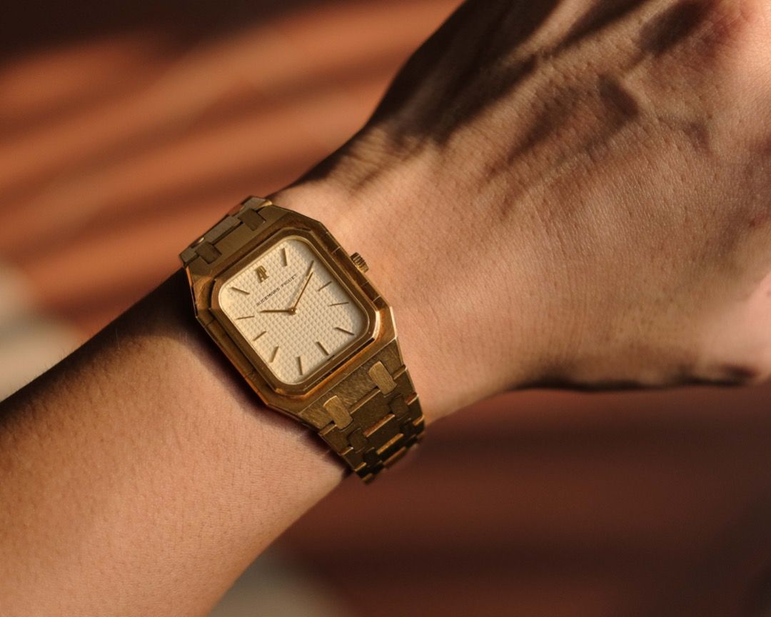 Audemars Piguet "Rectangular" Royal Oak 6009BA mid-size full gold ...