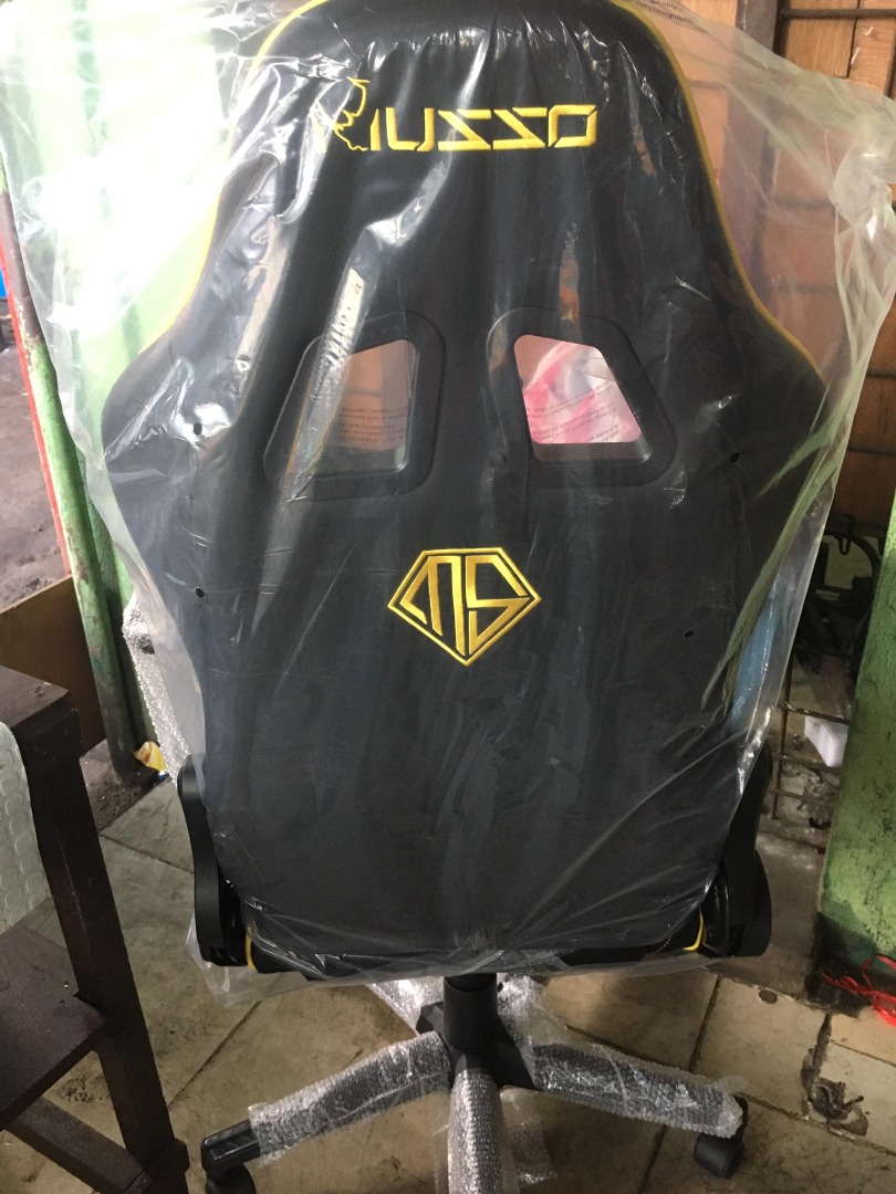 Brand New Muzzo Gaming Chair, Furniture & Home Living, Furniture ...