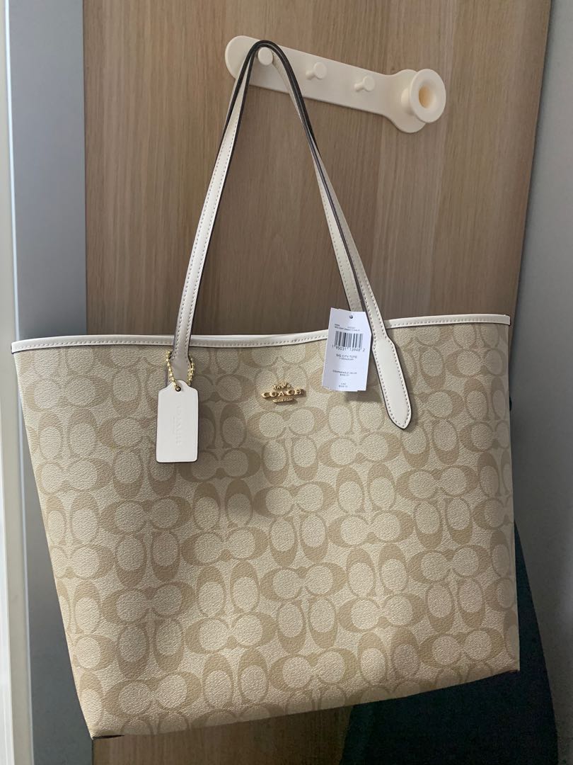 Coach Tote Bag, Women's Fashion, Bags & Wallets, Tote Bags on Carousell