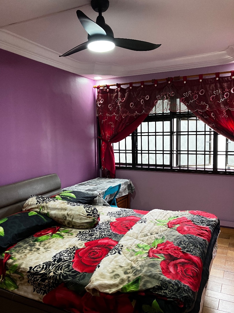 Common Bedroom for Professional Female Tenants in Compassvale Walk near ...