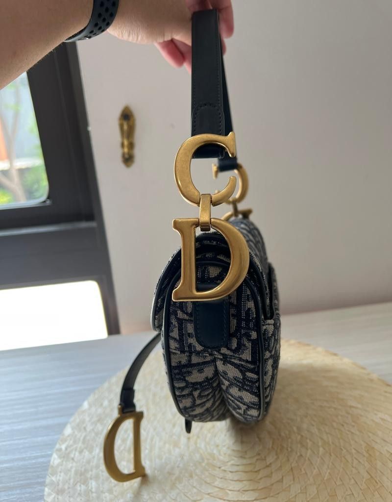 Dior saddle M canva, Barang Mewah, Tas & Dompet di Carousell
