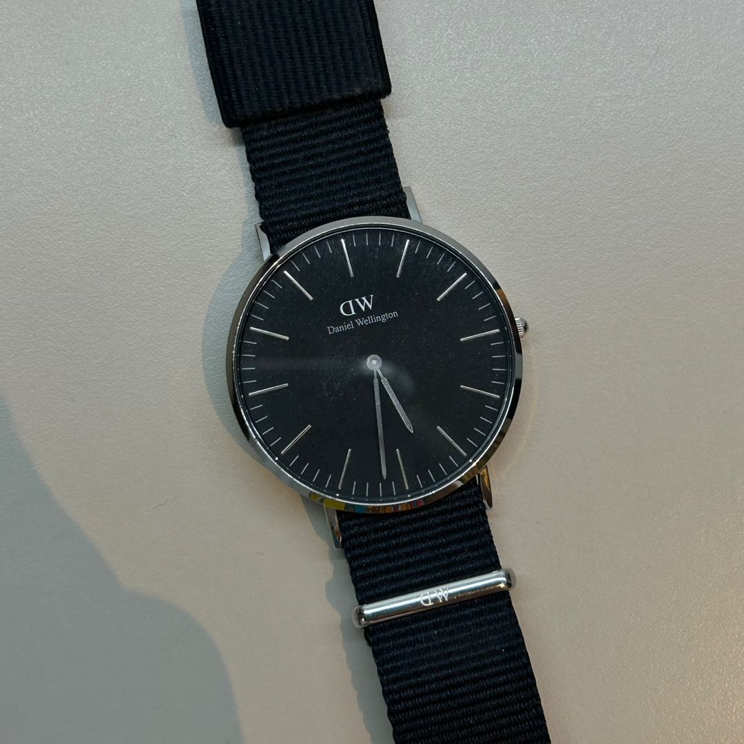 DW Watch, Men's Fashion, Watches & Accessories, Watches on Carousell