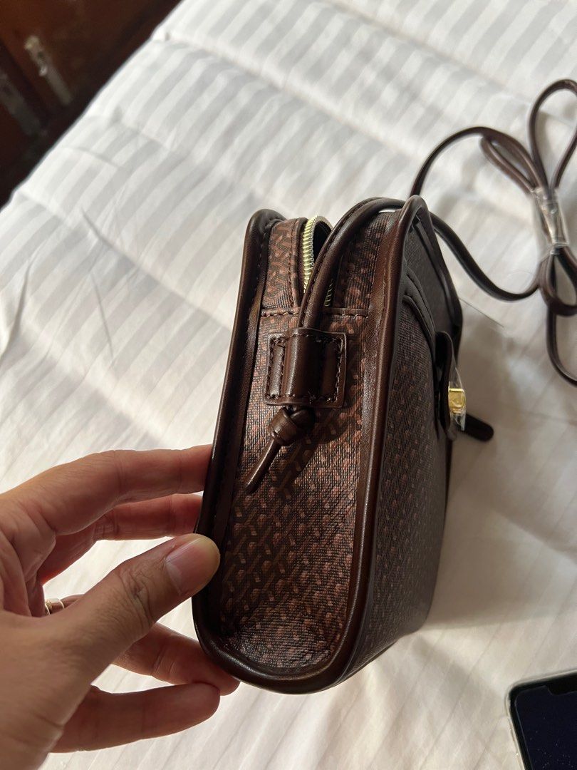 GU crossbody bag, Women's Fashion, Bags & Wallets, Cross-body Bags on ...