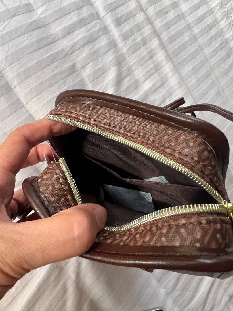 GU crossbody bag, Women's Fashion, Bags & Wallets, Cross-body Bags on ...