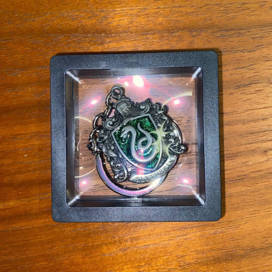 Harry Potter Hogwarts slytherin key chain, Hobbies & Toys, Toys & Games ...