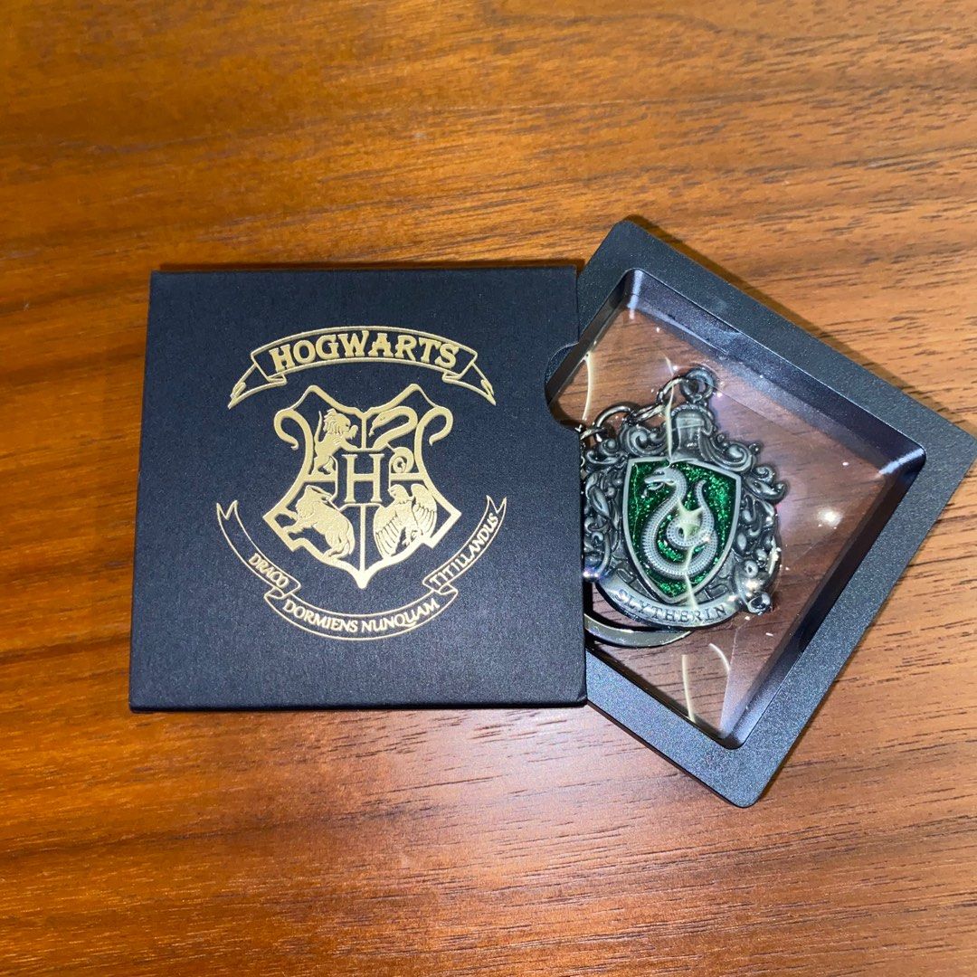 Harry Potter Hogwarts slytherin key chain, Hobbies & Toys, Toys & Games ...